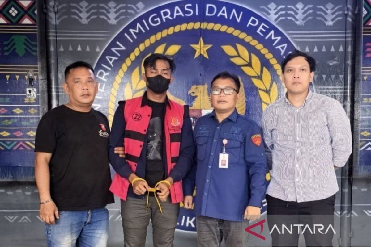 Kejari Medan eksekusi DPO terpidana korupsi kredit ke Rutan Tanjung ...