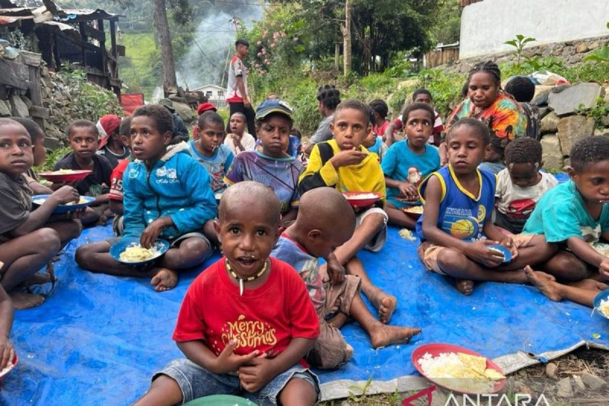 Satgas Yonif 511 perkuat sinergi bersama warga Kanggime Tolikara ...