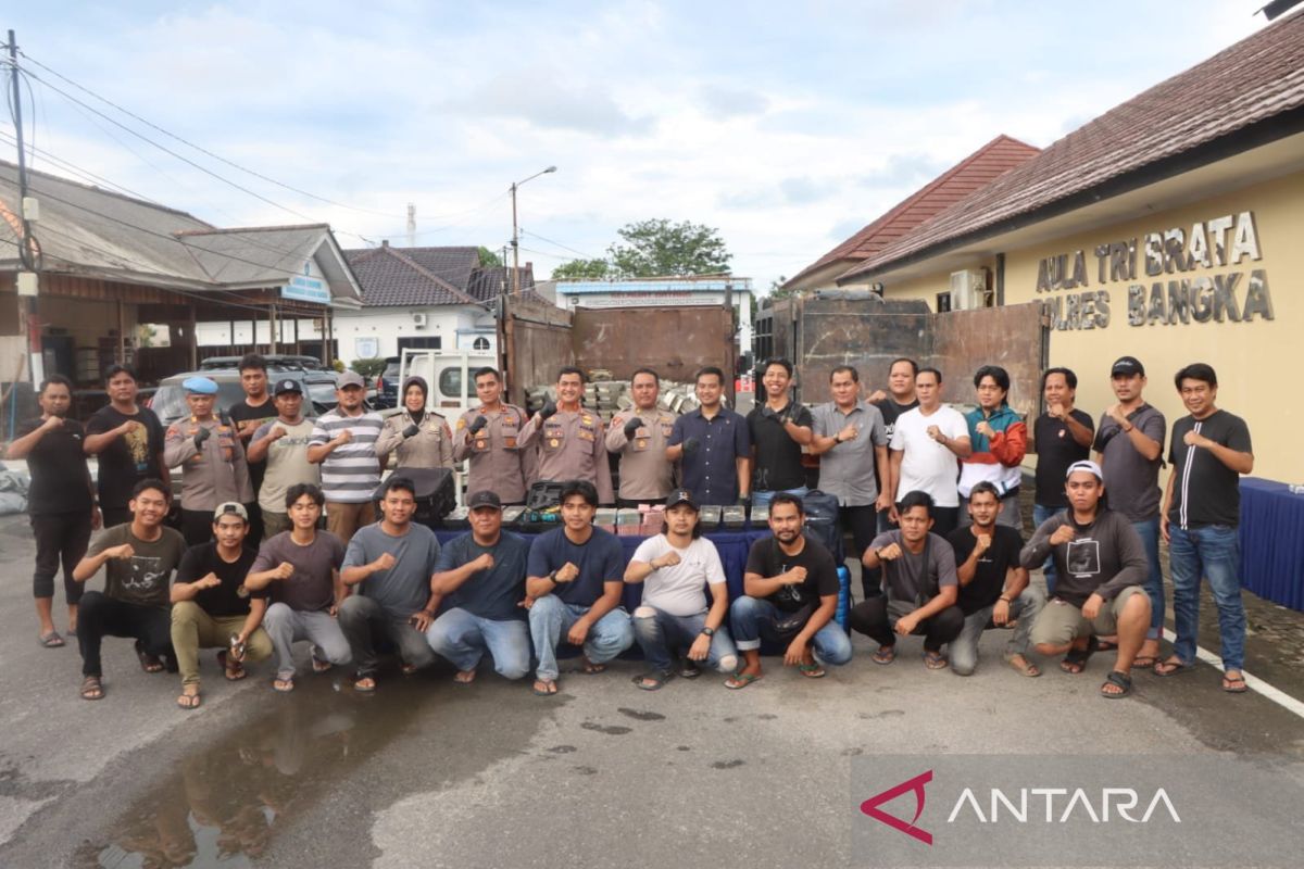 Tim gabungan Polres Bangka ringkus pencuri 538 balok timah - ANTARA ...