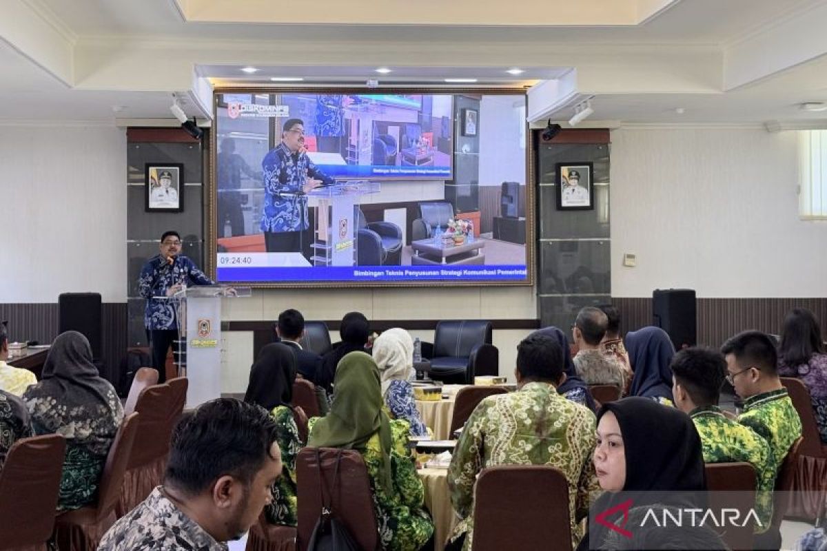 Diskominfo Kalsel bekali strategi komunikasi humas 13 kabupaten/kota ...