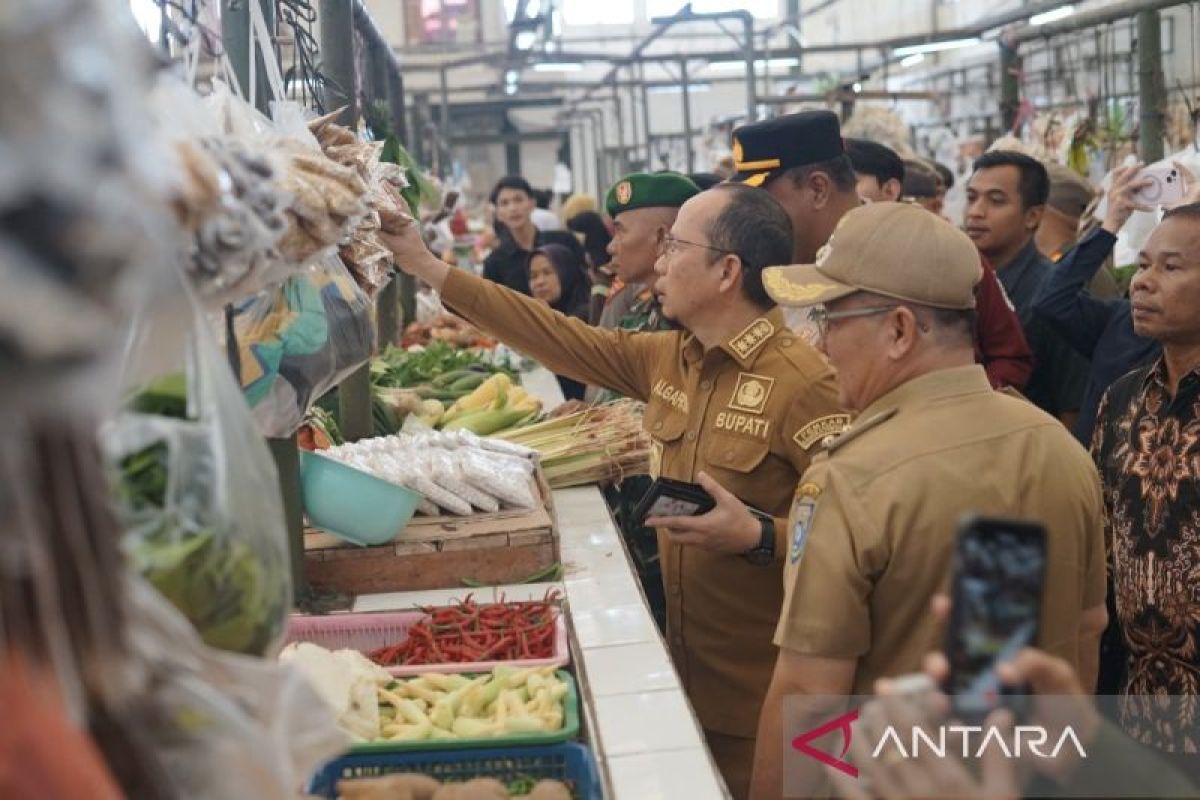 Harga bahan pokok di Bangka Tengah naik jelang Idul Adha 2026 - ANTARA ...