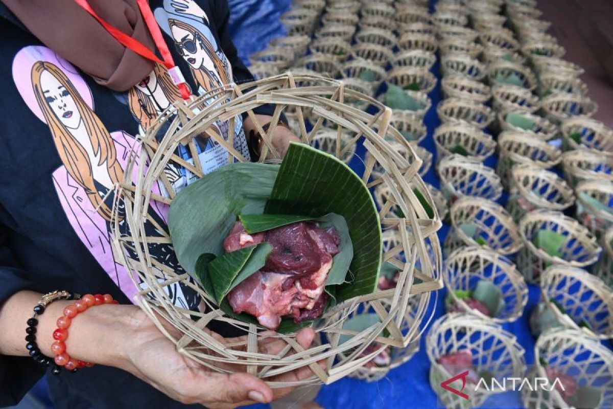 Kurangi plastik, pengemasan daging kurban gunakan bahan ramah ...