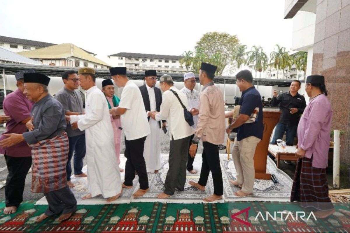 Ratusan WNI rayakan Idul Adha bersama KJRI Kuching - Portal Berita ...