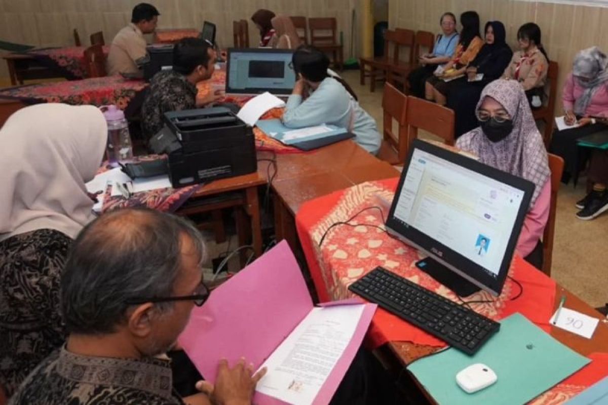Dindik Jatim pastikan verifikasi PIN SPMB 2026 SMA di Madiun lancar ...