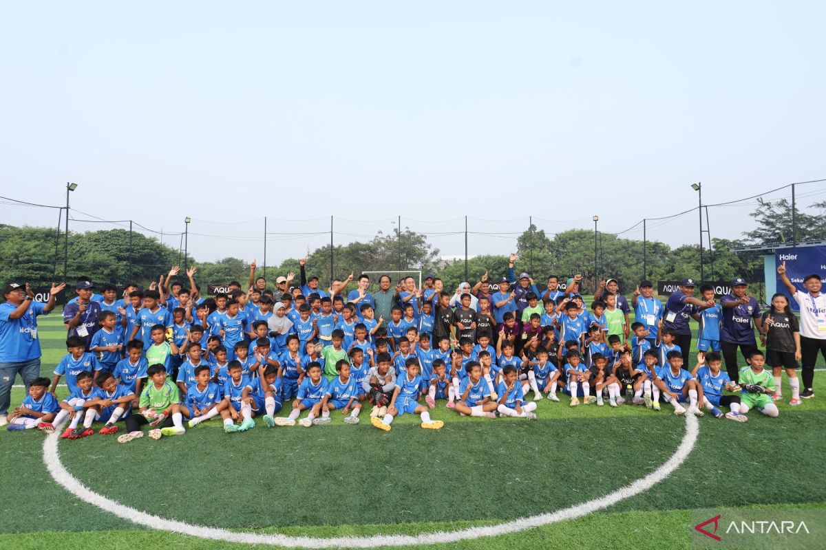 SSB AQUA-Haier bina talenta sepak bola muda Bekasi - ANTARA News ...