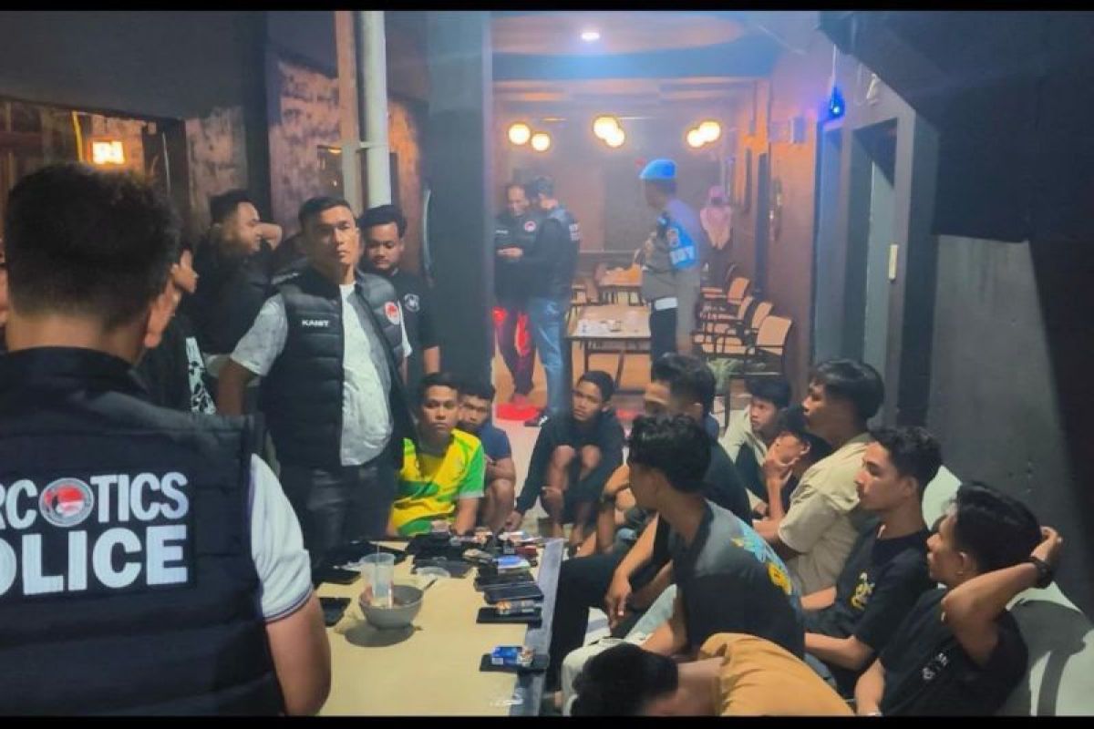 Terjaring razia, 27 pengunjung Ryan Cafe dan KTV positif narkoba ...