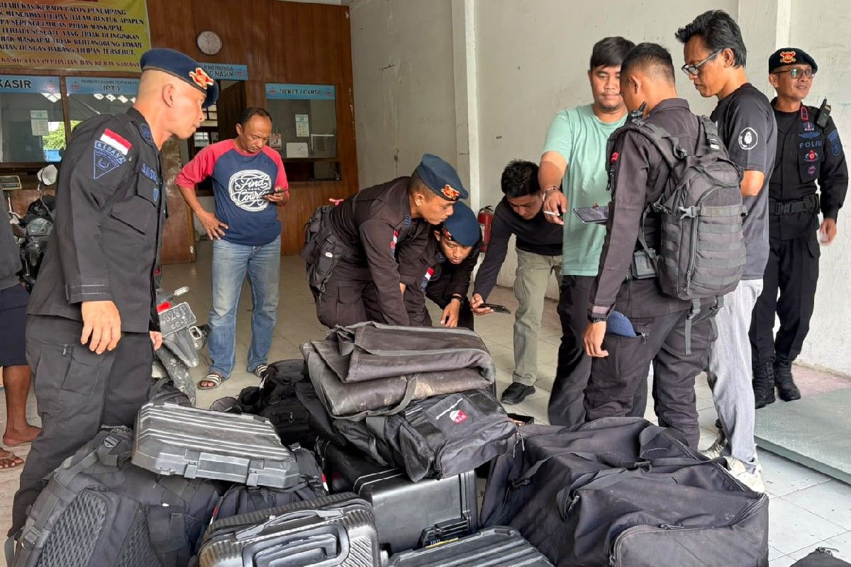 Tim Jibom Gegana Brimob Polda Papua temukan satu granat di Biak ...