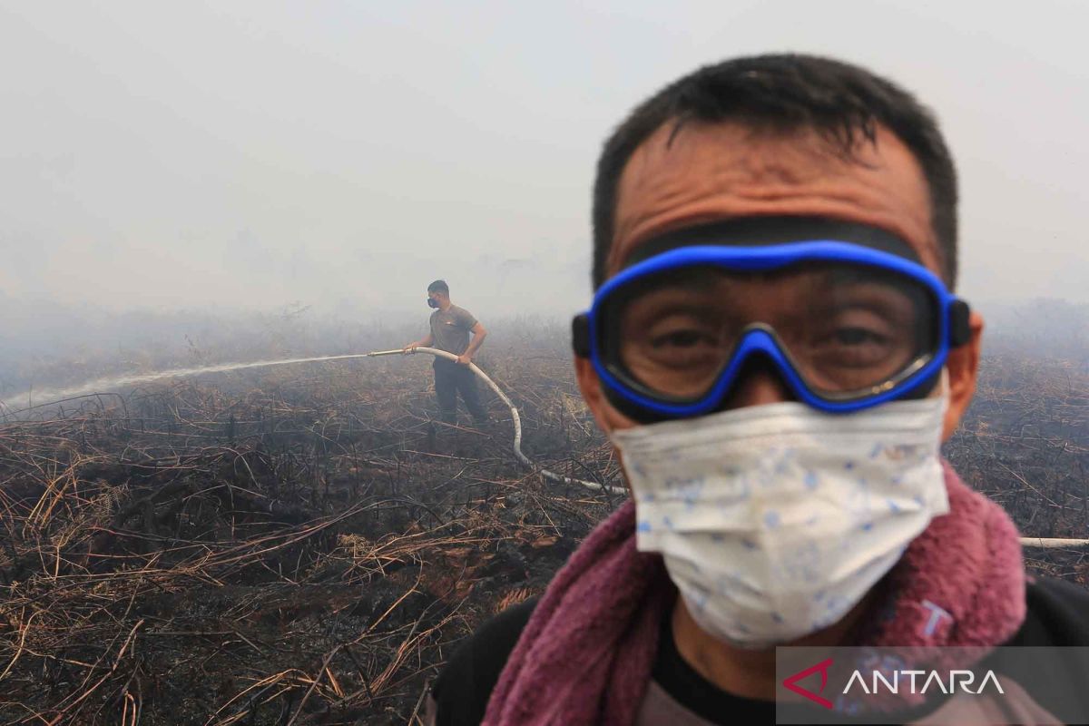 Pemadaman kebakaran puluhan hektare hutan dan lahan di Aceh Barat ...