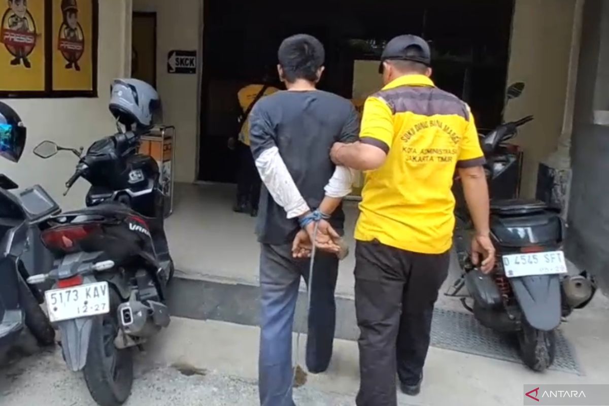 Petugas Bina Marga tangkap pencuri kabel penerang jalan umum - ANTARA News