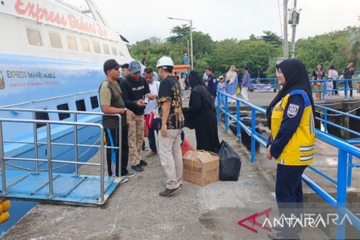 Penumpang angkutan laut di Babel turun 54,61 persen - ANTARA News ...