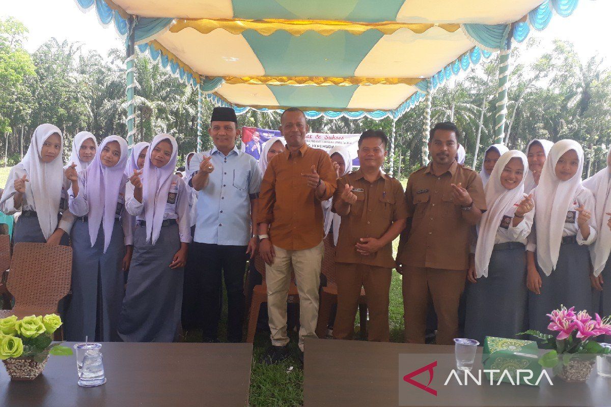 Sosialisasi Ranperda Kepemudaan, Tondi Roni Tua dorong pelajar SMAN 1 ...