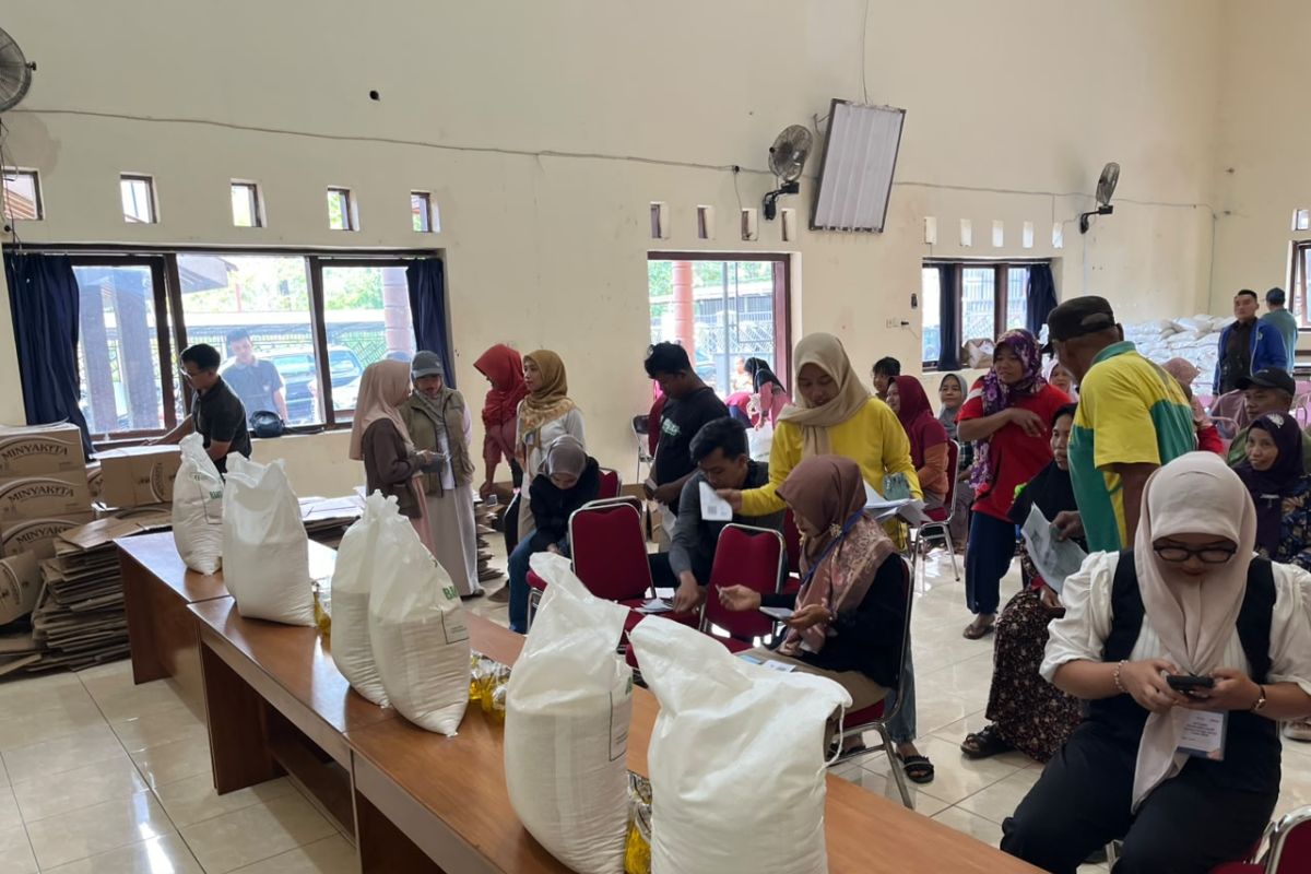 Bulog percepat penyaluran bahan pangan demi jaga stabilitas harga beras ...