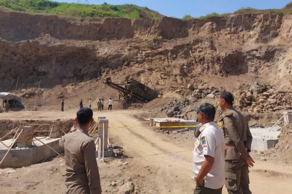 Satpol PP Sumedang hentikan lima perusahaan tambang belum berizin ...