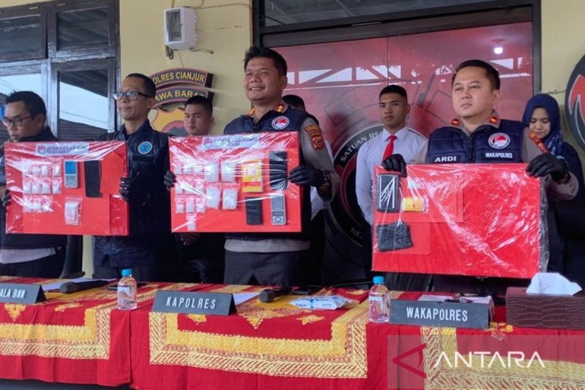 Polres dan BNNK Cianjur berhasil ungkap tiga pelaku narkoba daring ...