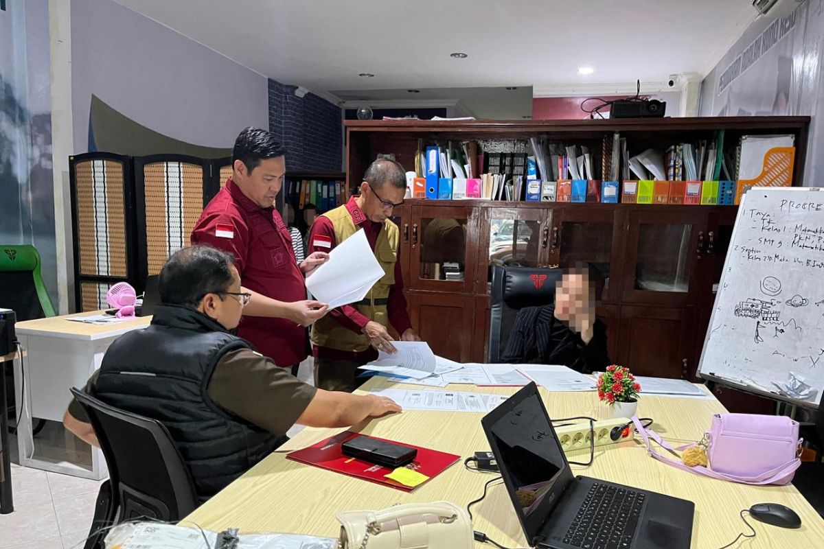 Kantor penyedia proyek Perpus digital digeledah jaksa di Makassar ...