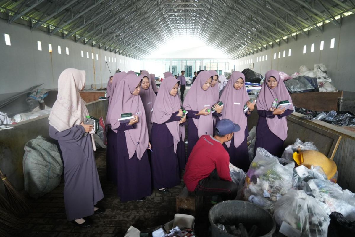 UMY kembangkan teknologi maggot BSF kelola sampah organik di kampus ...