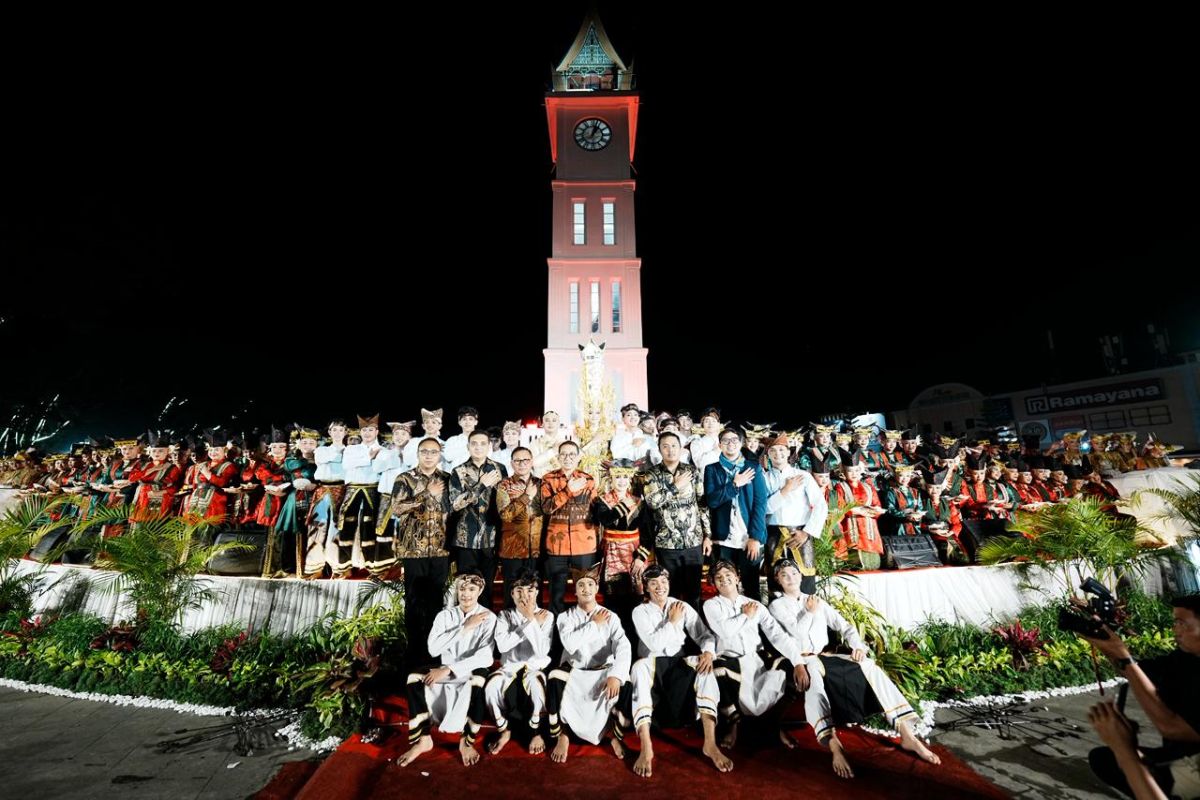Satu abad Jam Gadang jadi momentum penegasan ikonik Buktitinggi ...