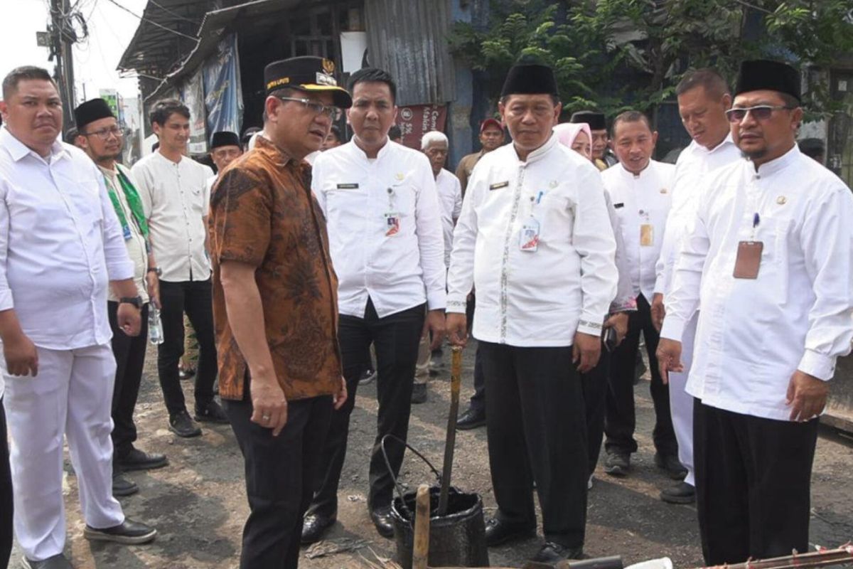 Pemkot Jaksel bangun saluran air di Jalan Muchtar Raya - ANTARA News