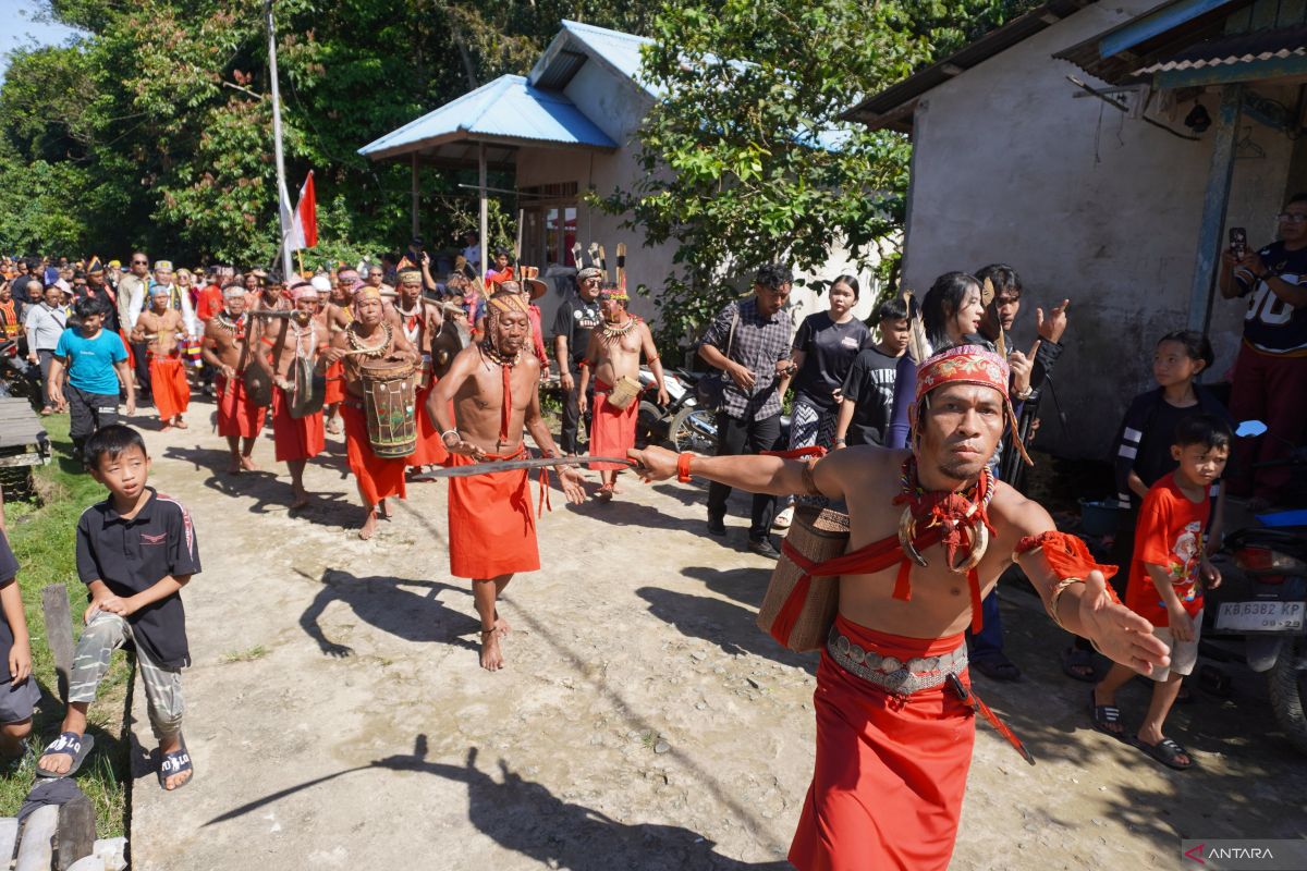 Dari tradisi, Nyobeng jadi potensi wisata perbatasan - ANTARA News ...