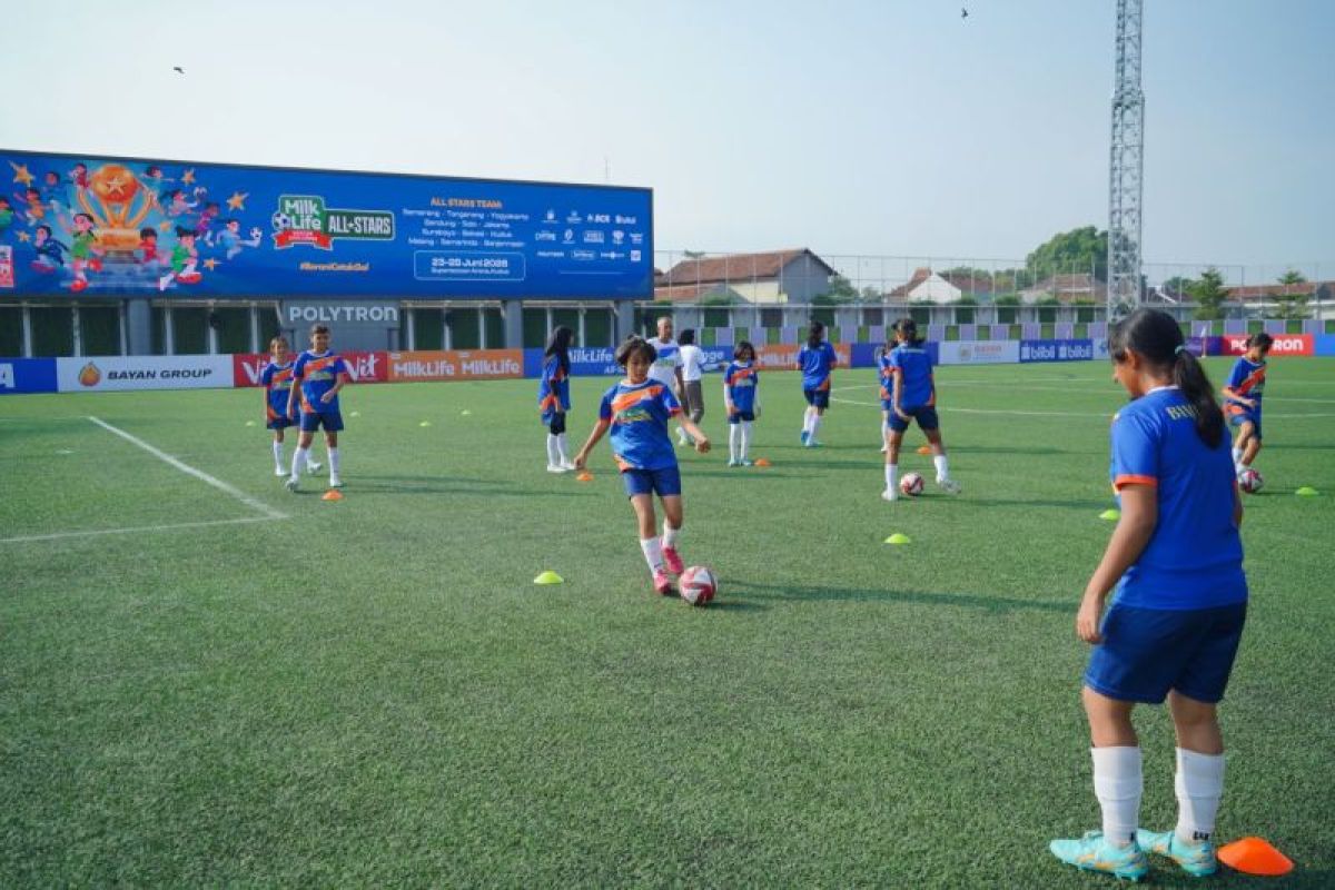12 tim sepak bola putri tanah air memperebutkan gelar juara All-Stars ...
