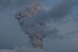 Gunung Ibu semburkan abu vulkanik setinggi 1.500 meter - ANTARA News