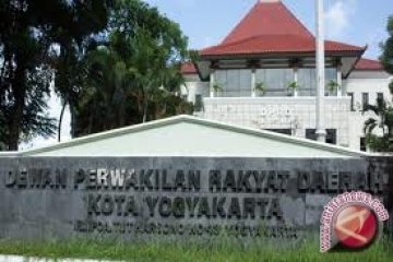 Sejumlah fraksi usul raperda menara telekomunikasi ditunda - ANTARA ...