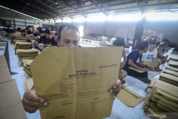 Penyusunan sampul formulir model C1 - ANTARA News