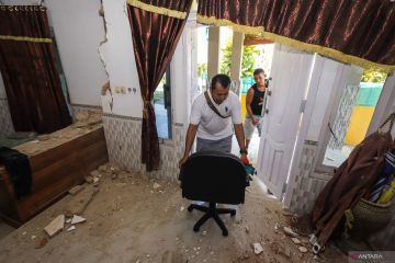 Kerusakan di Pulau Bawean akibat gempa bumi - ANTARA News