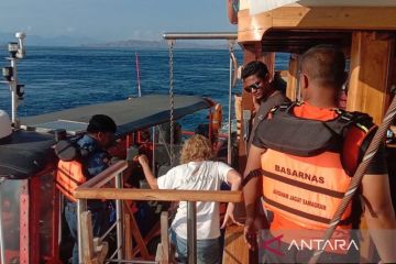Tim SAR evakuasi korban kapal pinisi yang tenggelam di Labuan Bajo - ANTARA News