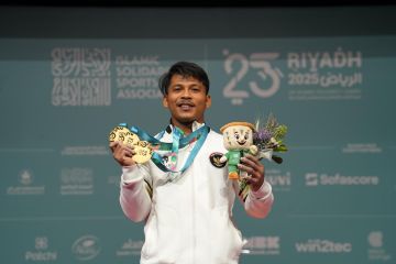 Lifter Husni raih tiga emas untuk Indonesia dari ISG 2025 - ANTARA News ...