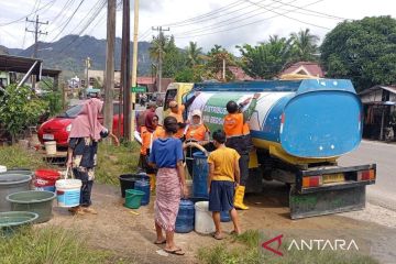 Baznas sends 186,000 liters of water to flood-hit Central Tapanuli ...