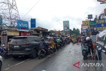BRT koridor Ciledug - Tangcity belum beroperasi penuh imbas banjir ...