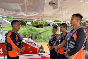 SAR Jambi cari ABK kapal pengangkut sawit tenggelam di Simbur Naik ...