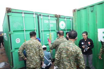 Kasum TNI tinjau barang bukti penyelundupan mineral LTJ di Batam ...