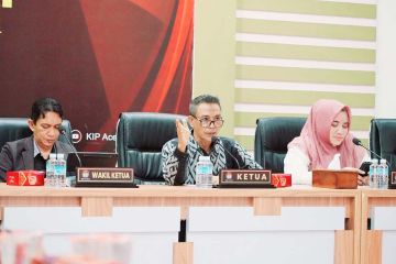 KIP Aceh ungkap data pemilih ganda dengan sembilan provinsi - ANTARA ...