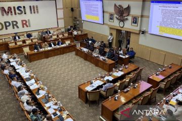 DPR-pemerintah sepakat RUU Polri atur usia pensiun 59 dan 60 tahun ...