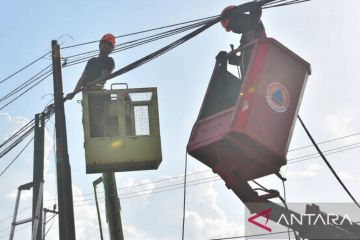 Palangka Raya rapikan kabel provider untuk tingkatkan keindahan wilayah ...