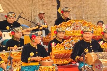 Sanggar seni Badung menampilkan gamelan inovatif pelestarian alam ...