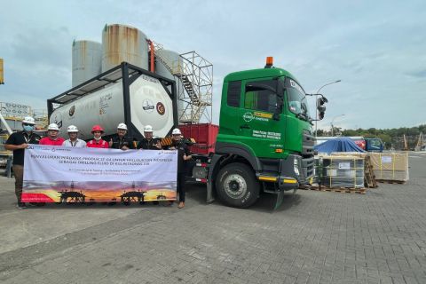 Pertamina Patra Niaga salurkan produk smooth fluid perdana ke Halliburton Indonesia - Petronas ...