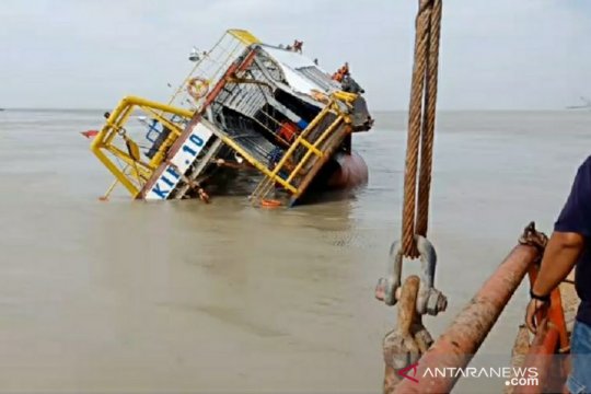Kapal Isap Produksi milik PT Timah terbalik di Perairan Babel - ANTARA ...