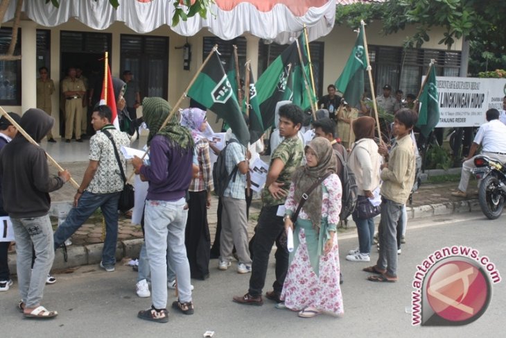 HMI Demo Kantor LBH - ANTARA News Kalimantan Timur