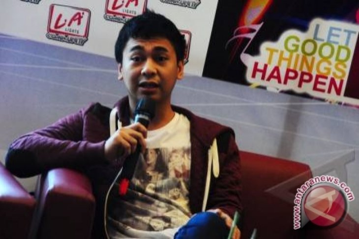 Raditya Dika: "Cinta Brontosaurus" belum ada dipasaran - ANTARA News ...
