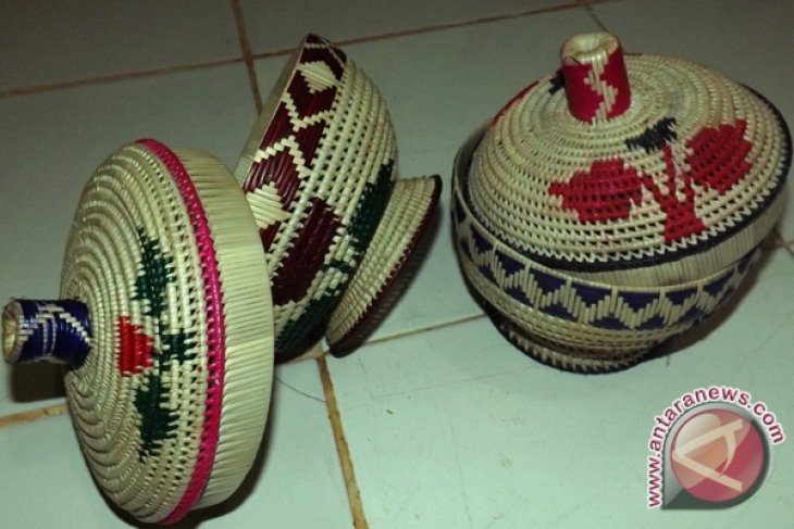 Anyaman Pandan Dilirik Internasional - ANTARA News Kalimantan Selatan