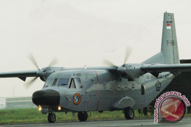 Pesawat Casa TNI AU tabur tiga ton garam cegah hujan di areal Sirkuit Mandalika - ANTARA News ...