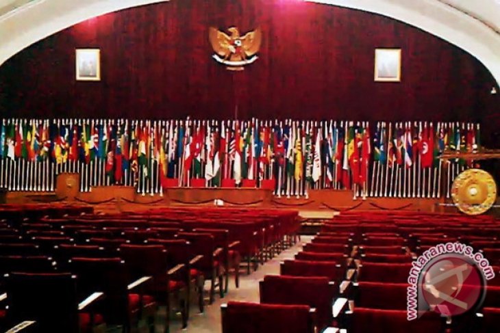 100 Foto Langka Bung Karno Dipamerkan di Museum KAA - ANTARA News ...