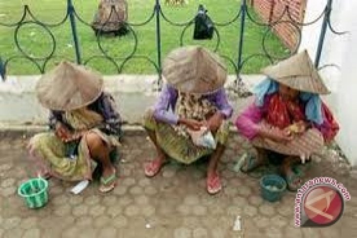 Satpam Pasar Sungailiat Amankan Pengemis Asal Palembang - ANTARA News ...