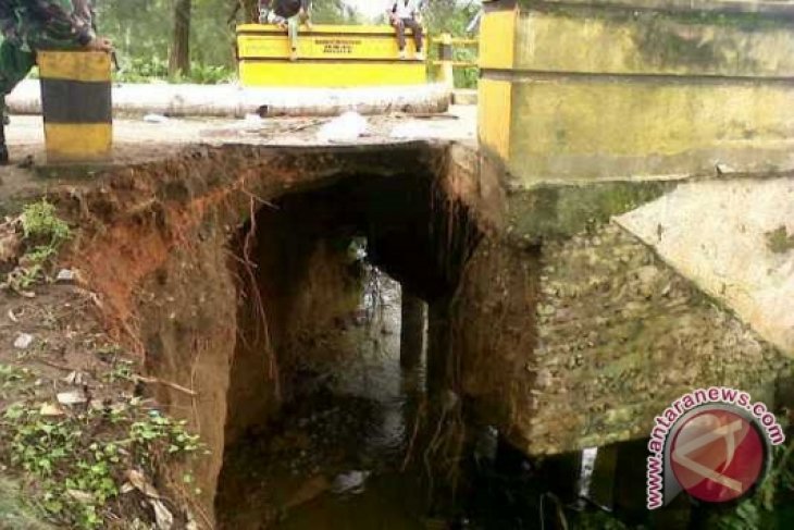 Jembatan lais rusak, jalinbar terancam putus - ANTARA News Bengkulu