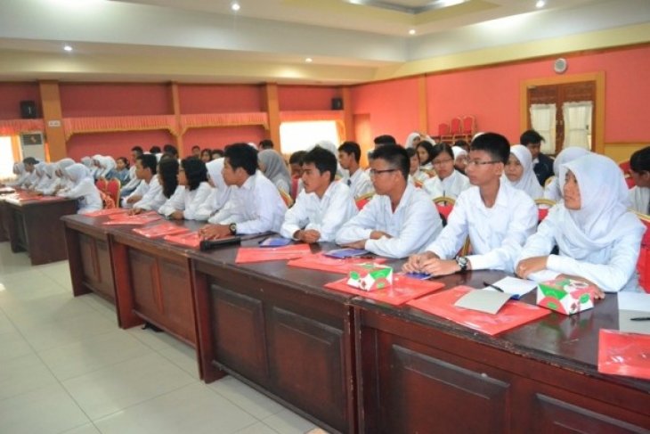 Lulusan SMK Banyak Diincar Oleh Perusahaan Malaysia - ANTARA News ...