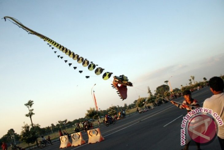 Layang-layang Jenis Naga