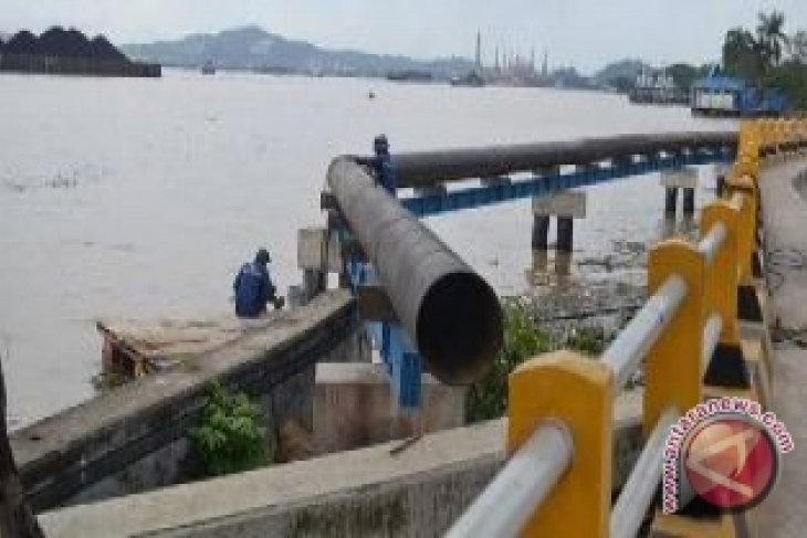 PDAM Lakukan Pemasangan Pipa Crossing - ANTARA News Kalimantan Timur